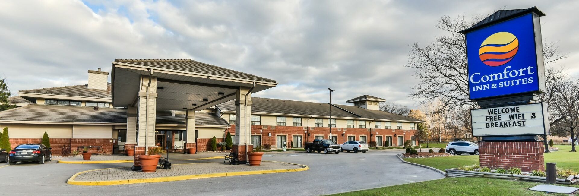 Comfort Inn & Suites Ambassador Bridge - Tourism Windsor Essex Pelee Island