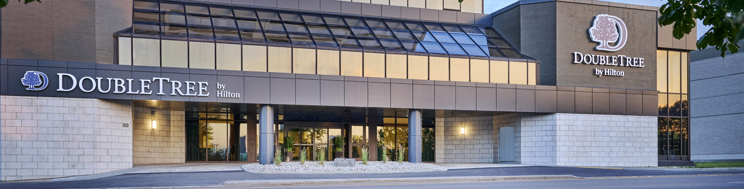 DoubleTree by Hilton Hotel & Suites - Tourism Windsor Essex Pelee Island